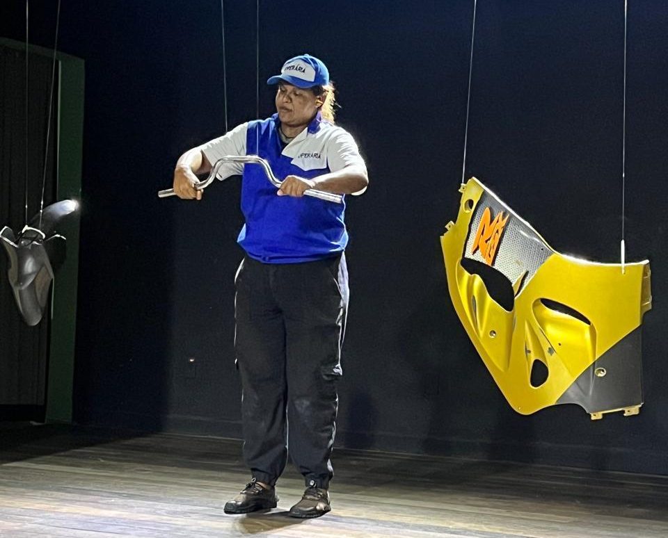 Peça ‘Operária’ retrata cotidiano no Polo Industrial de Manaus