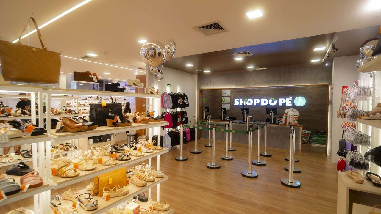 Vendedor e mais 5 vagas abertas no Shop do Pé em Manaus