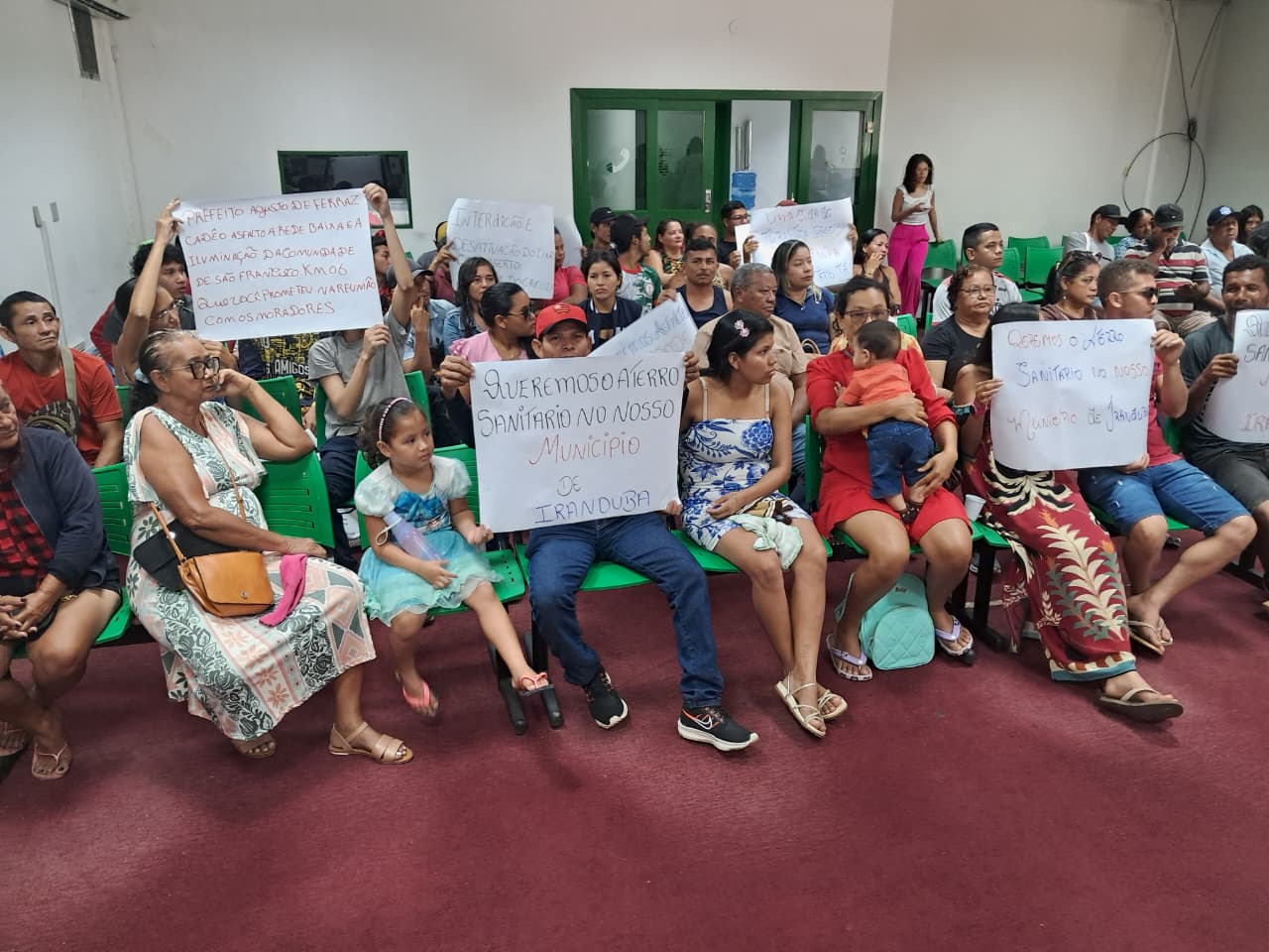 Protesto de moradores pede fim de lixão em Iranduba - Segundo a Segundo